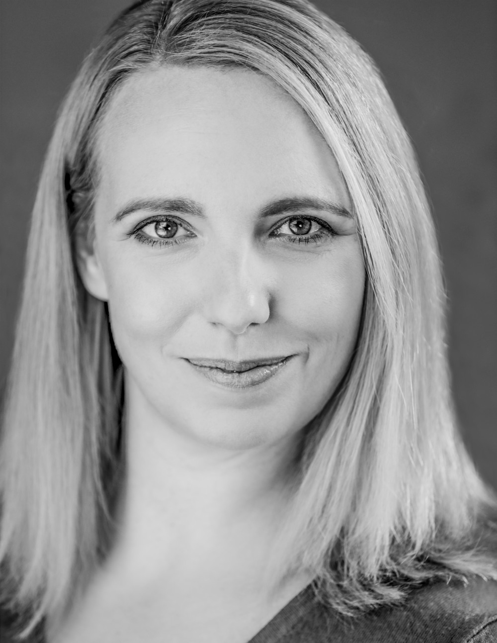 Gillian headshot Teele Photography-8 – Gillian Dean